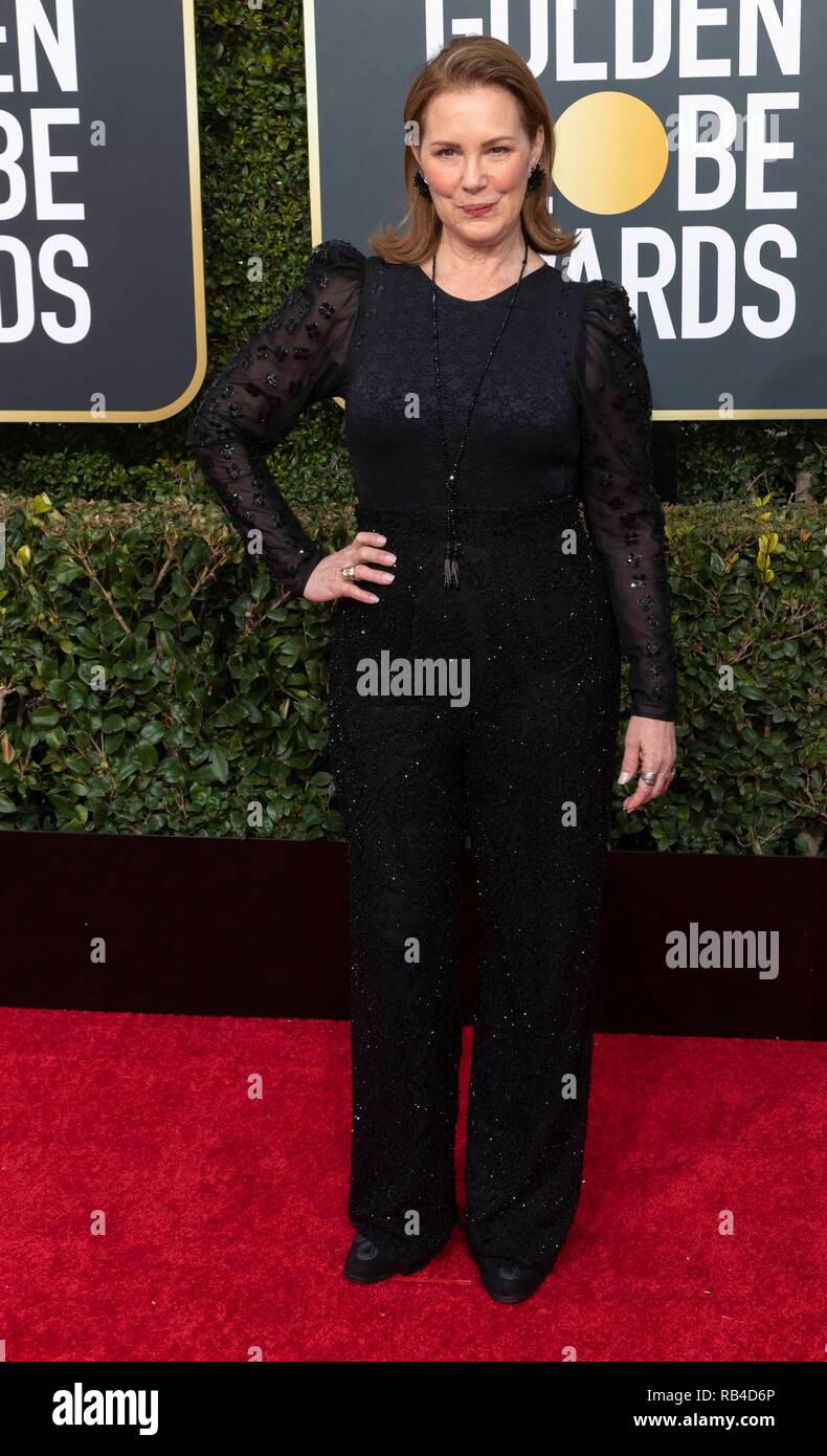 Elizabeth Perkins 2022