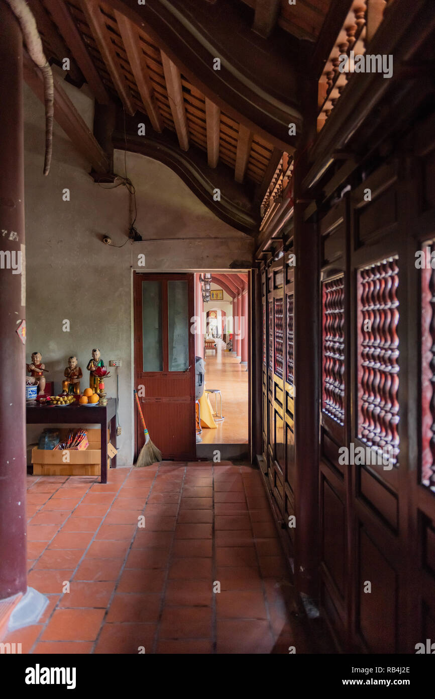 Interior room - Buddhist monastery, rural vietnam Stock Photo - Alamy