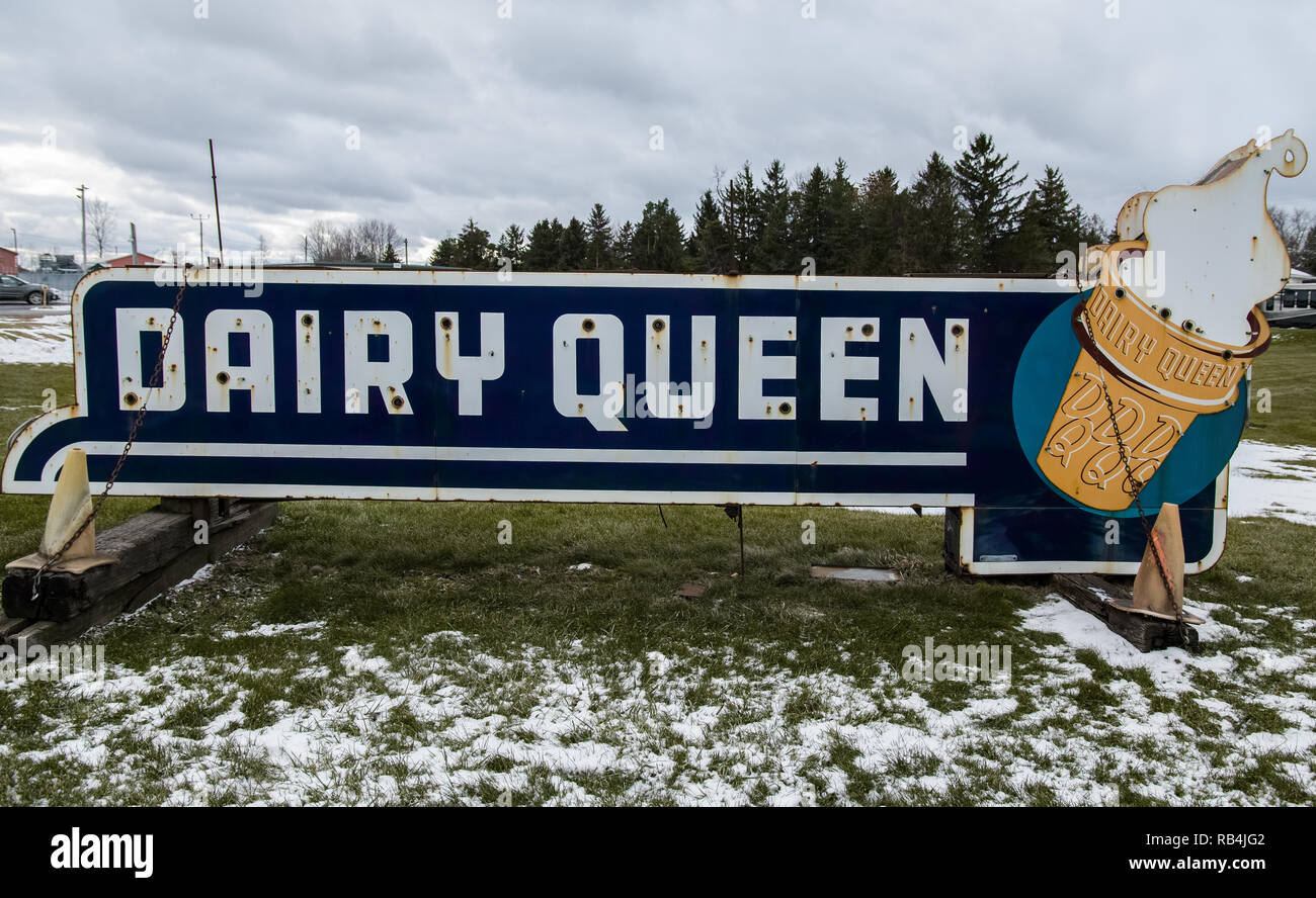 Dairy queen logo hi-res stock photography and images - Alamy