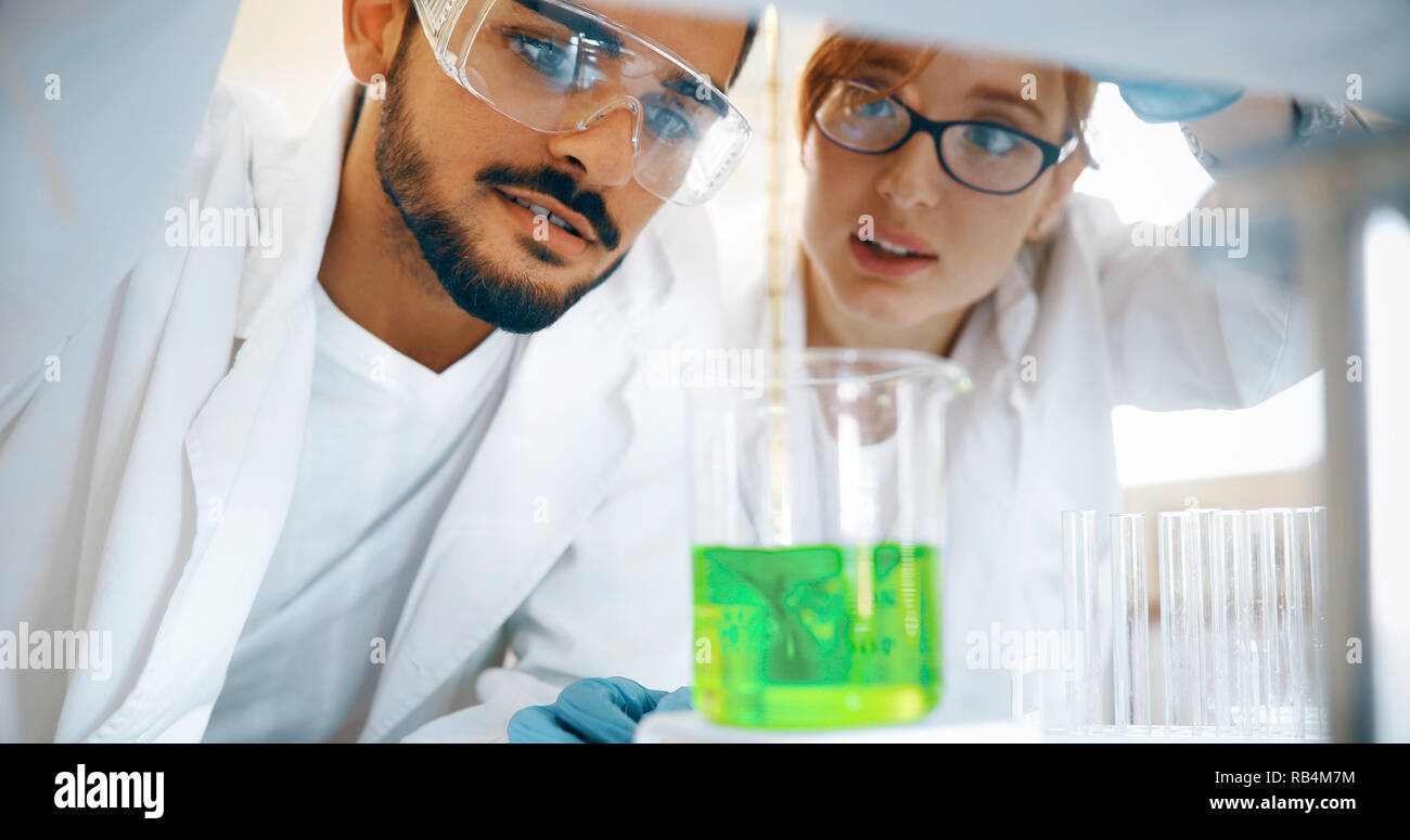 Group of chemistry students working in laboratory Stock Photo - Alamy