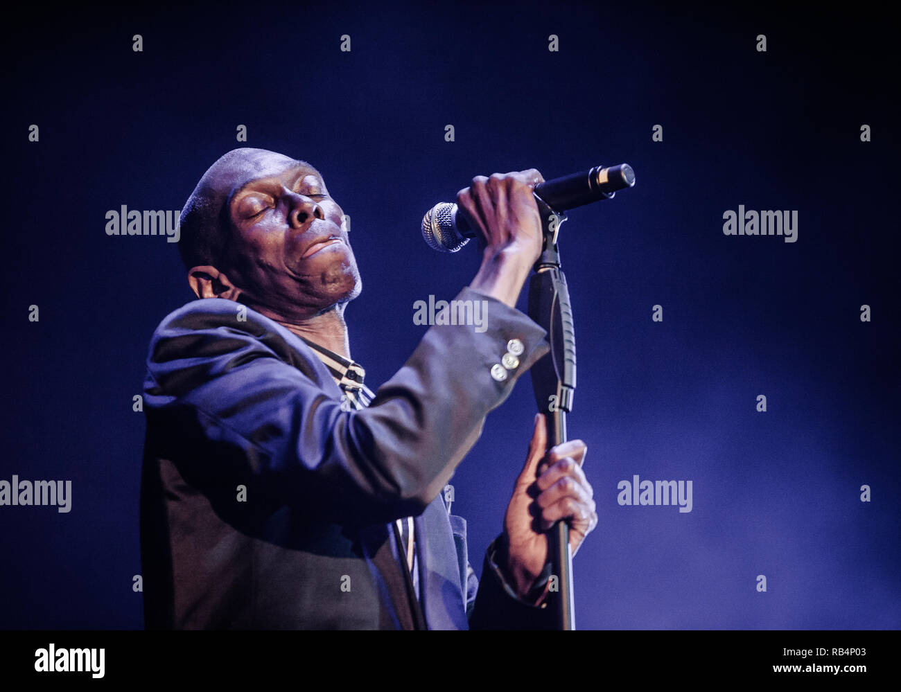 Maxi jazz of faithless performs live on stage hi-res stock photography ...