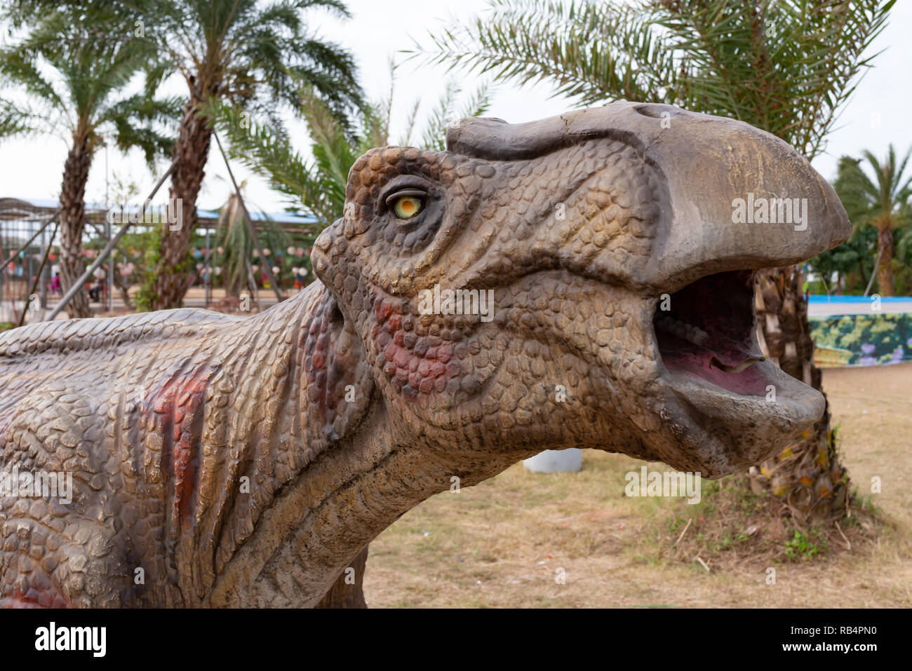 dinosaur head close up Stock Photo - Alamy