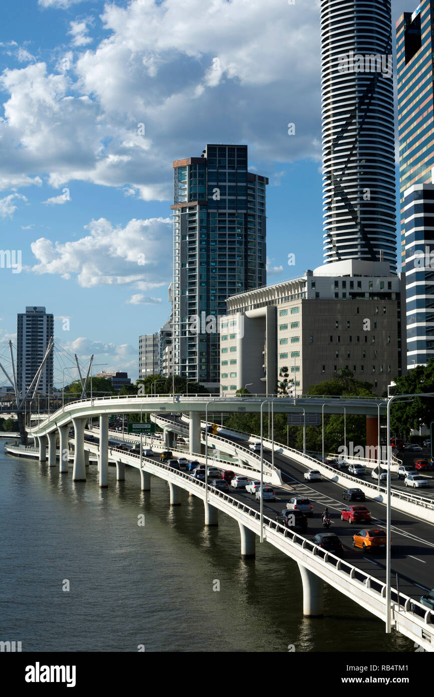 Evening traffic on the Riverside Expressway, Brisbane city centre ...