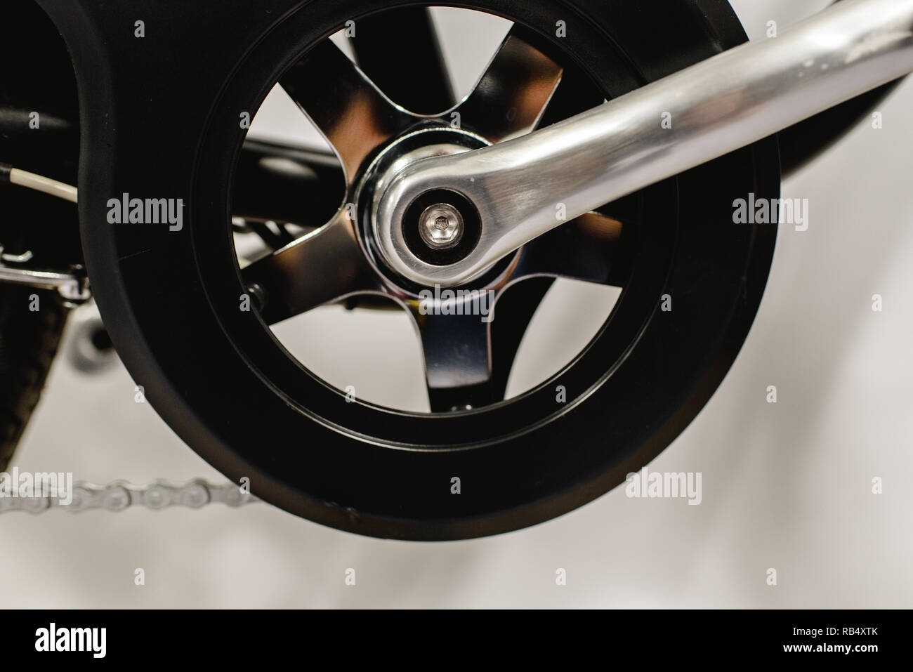 Detail of connecting rod and pedal of a bicycle Stock Photo - Alamy