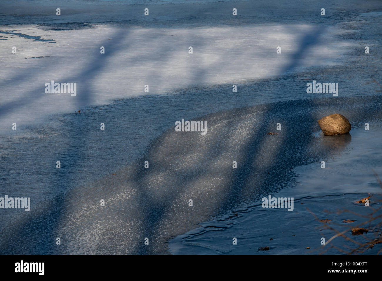 Ice on pond hi-res stock photography and images - Alamy