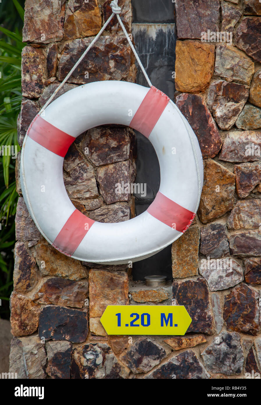 Pool depth sign hi-res stock photography and images - Alamy