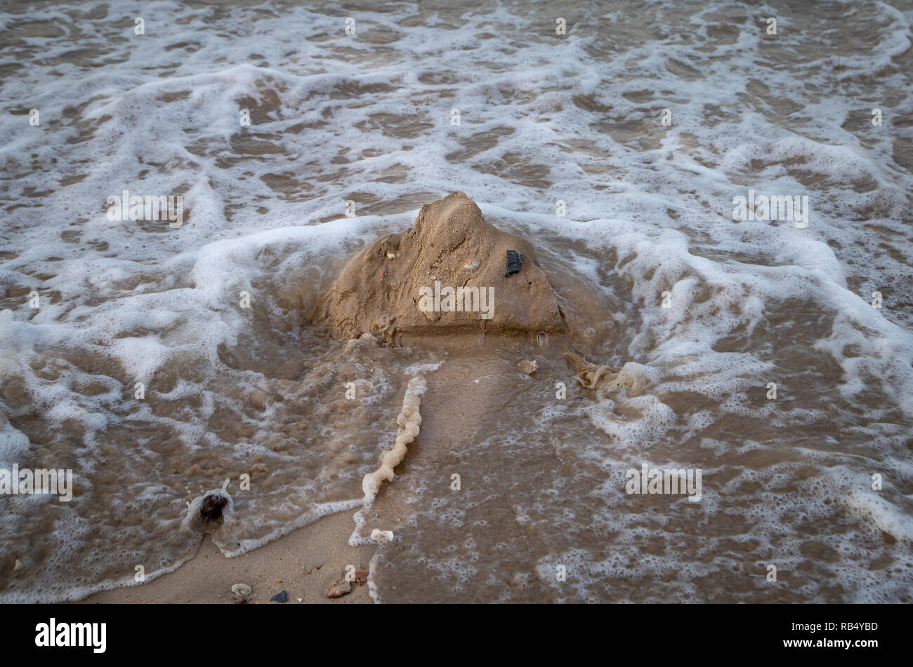 Children collapsing sand hi-res stock photography and images - Alamy