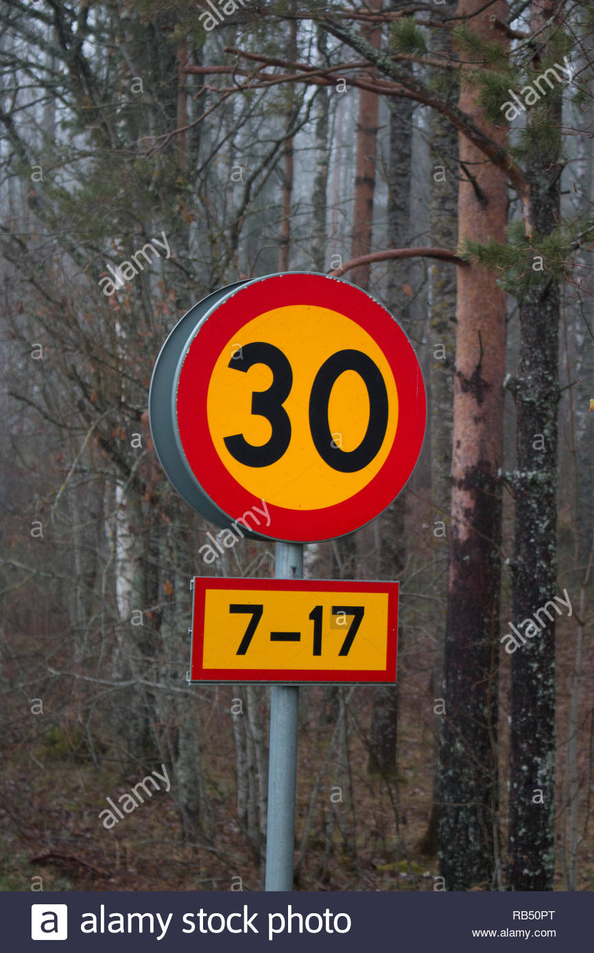 30 Miles Per Hour Speed Sign Stock Photos & 30 Miles Per Hour Speed ...