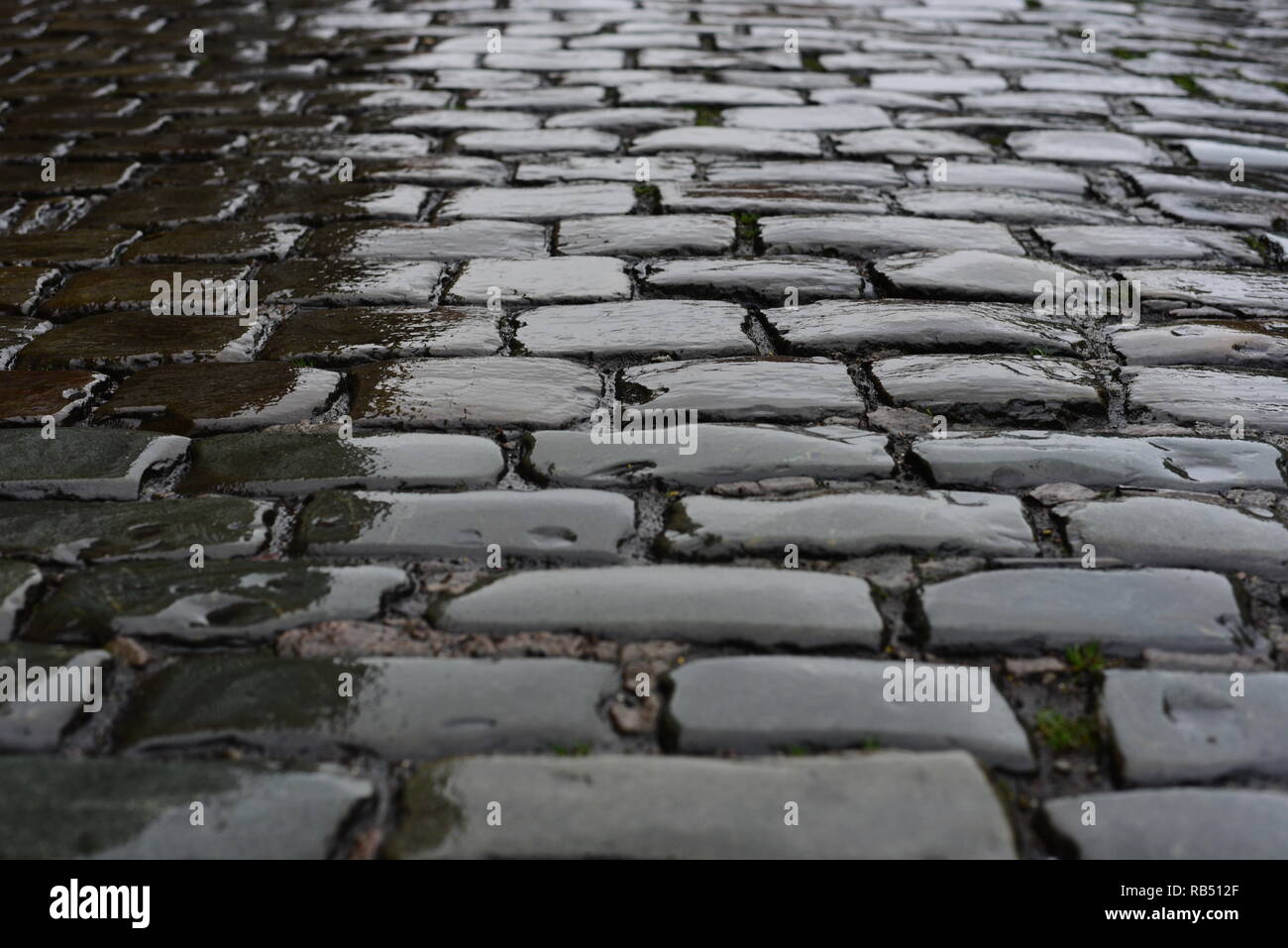 Cobbled road hi-res stock photography and images - Alamy
