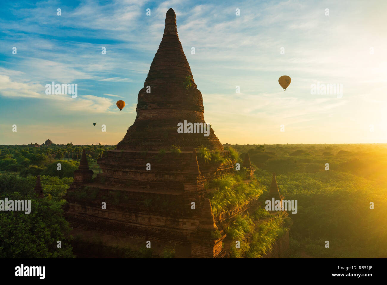 Amazing sunrise in Bagan with balloons on the horizon Stock Photo - Alamy