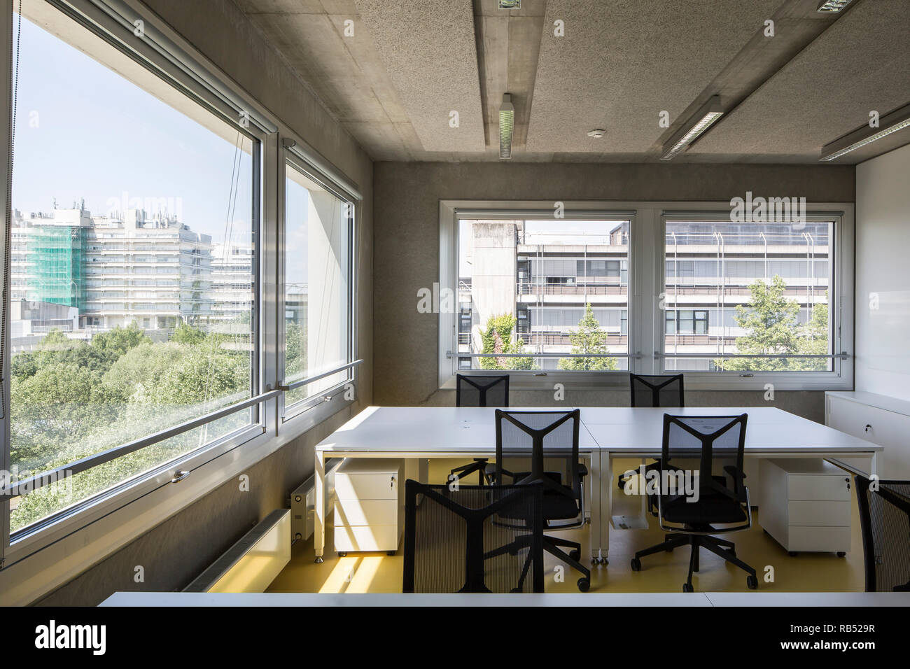 Office computer research europe hi-res stock photography and images - Alamy