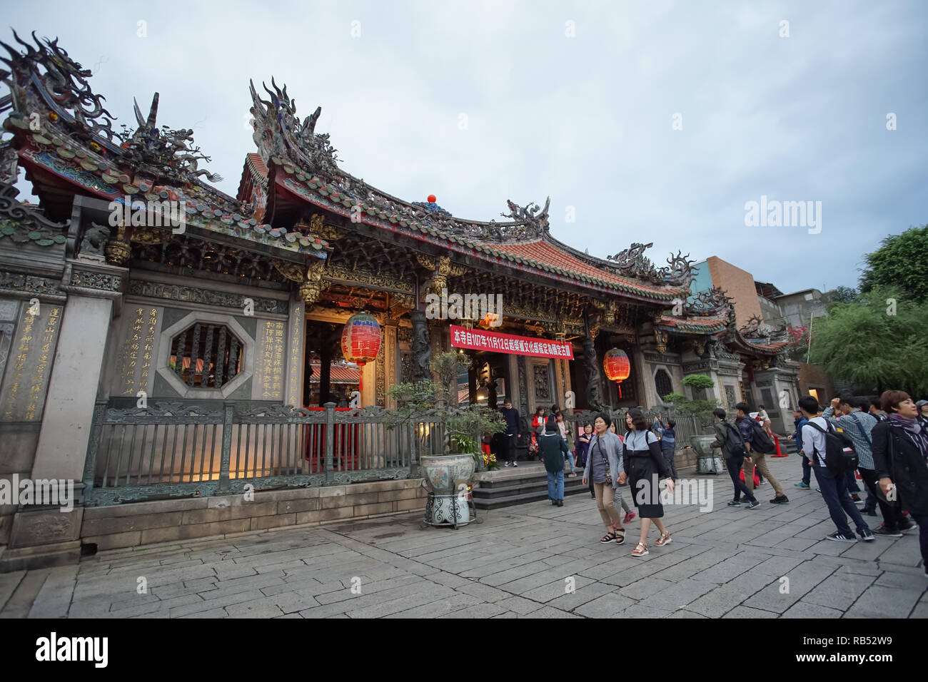 Taipei, Taiwan - November 22, 2018 : The most Longshan Temple in Taipei ...
