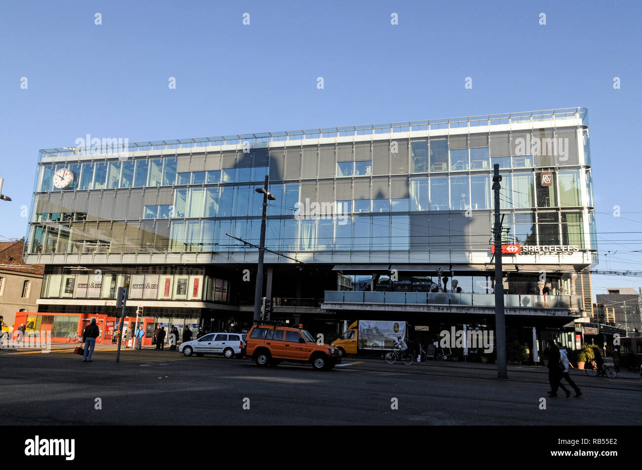 Bern mainline railway station in Bern, Switzerland Stock Photo - Alamy