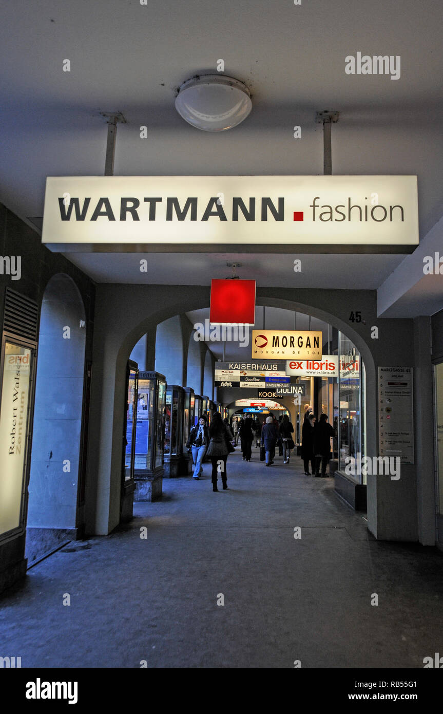 An archway shopping thoroughfare in Marktgasse in the Altstadt (Old ...