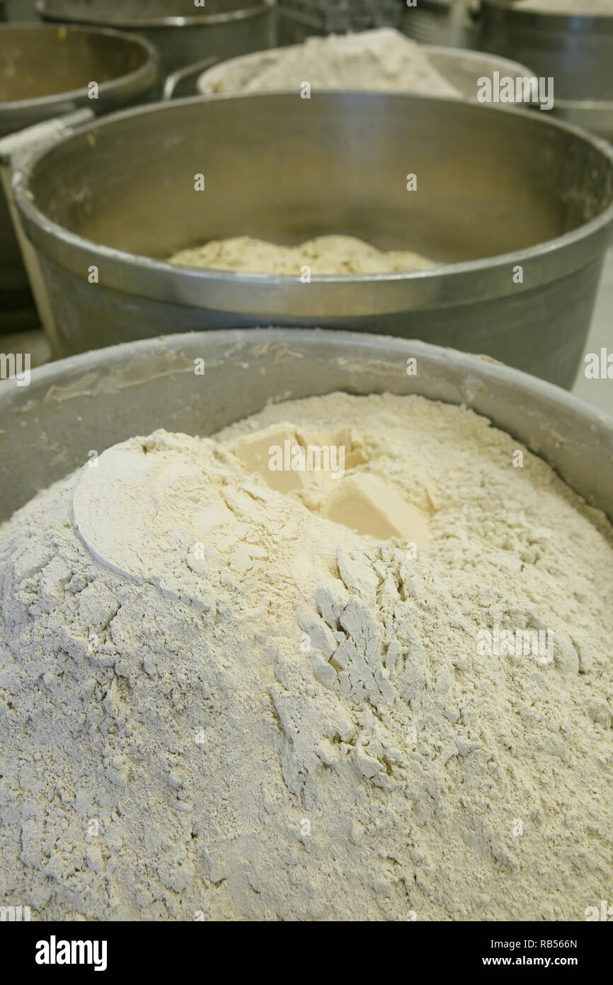 Bread making factory hi-res stock photography and images - Alamy