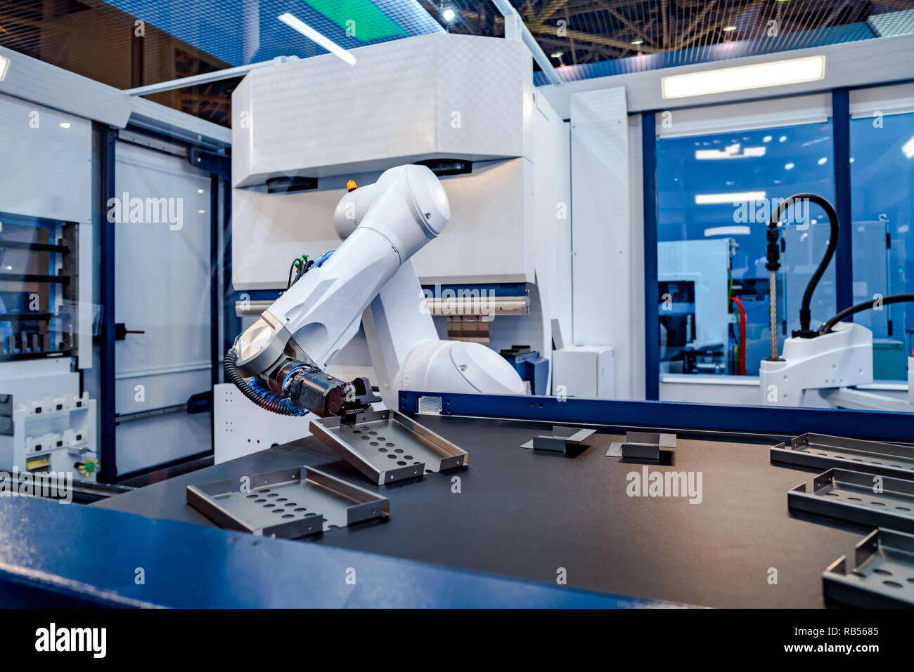 Robotic arm factory hi-res stock photography and images - Alamy