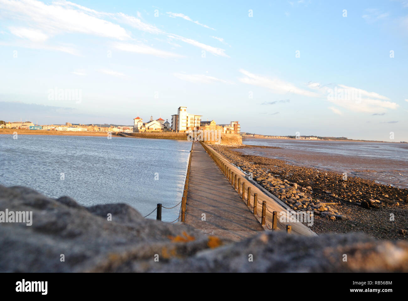 Sunny beach in england hi-res stock photography and images - Alamy