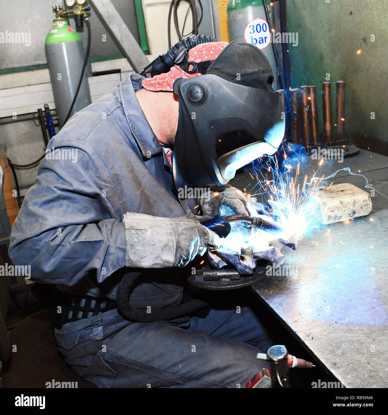 welder at a workplace in metal construction working on a workpiece made of metal Stock Photo - Alamy