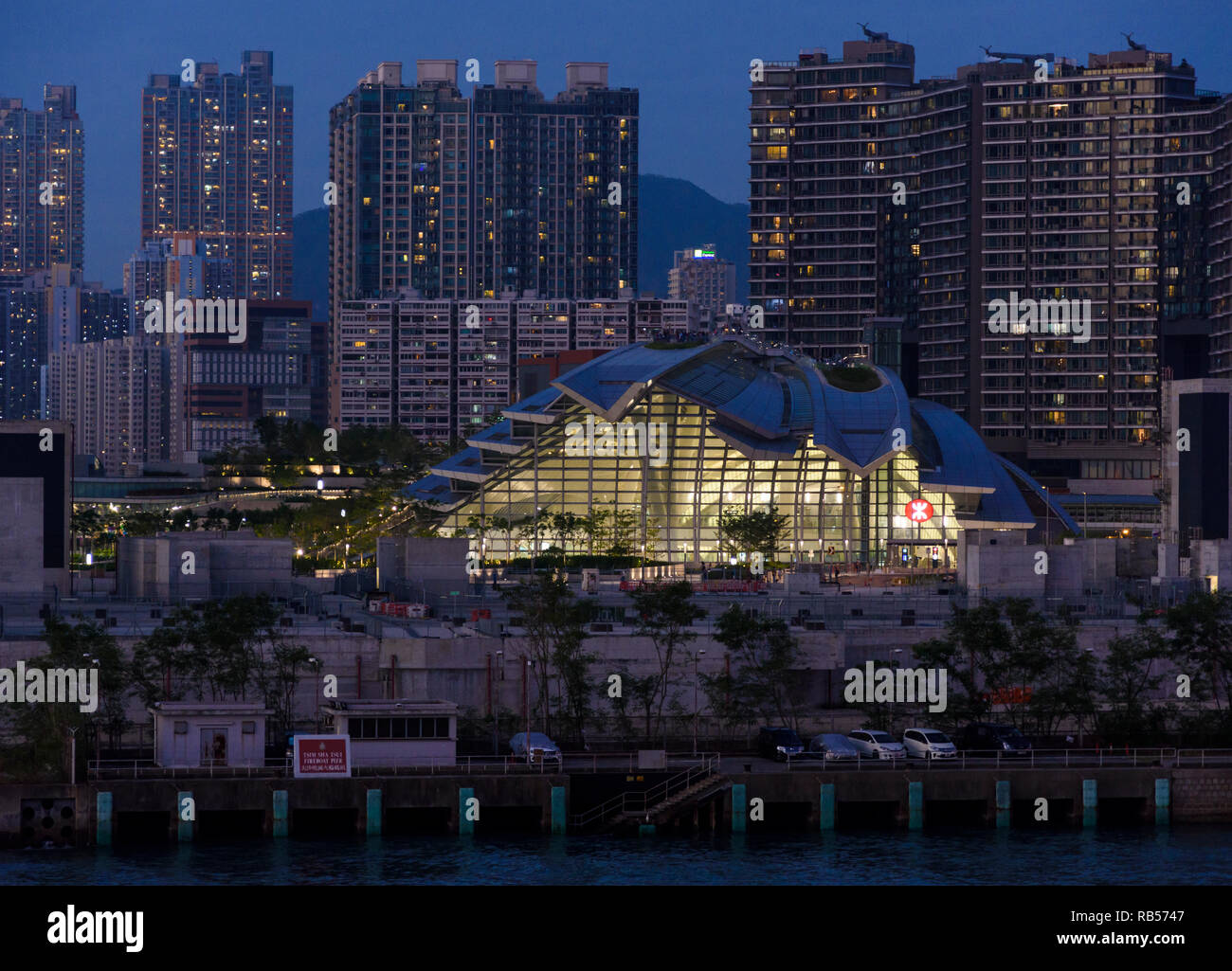 Kowloon station hi-res stock photography and images - Alamy