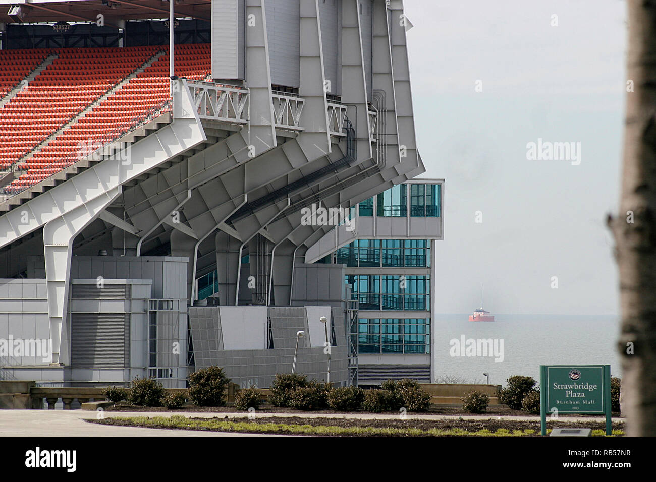 American football stadium exterior hi-res stock photography and images ...