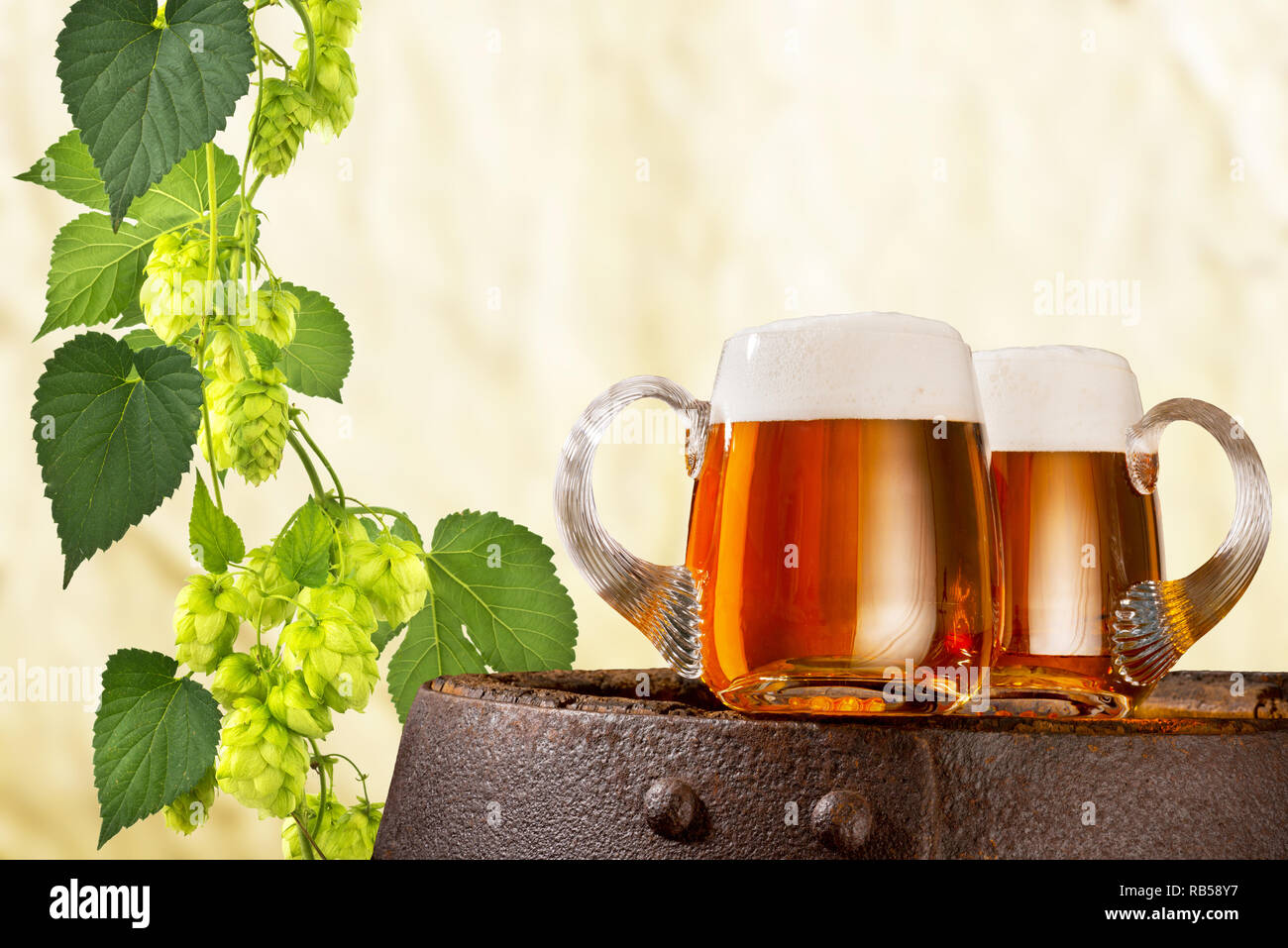 Two beers brewing hi-res stock photography and images - Alamy