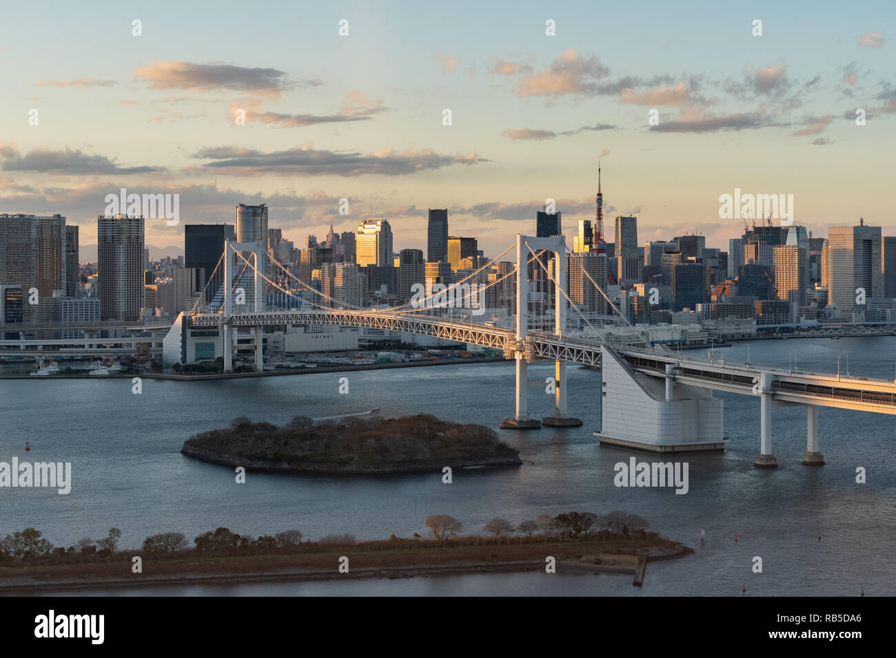 Tokyo tower odaiba hi-res stock photography and images - Alamy
