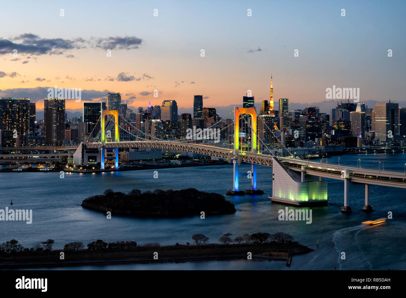Modern odaiba hi-res stock photography and images - Alamy