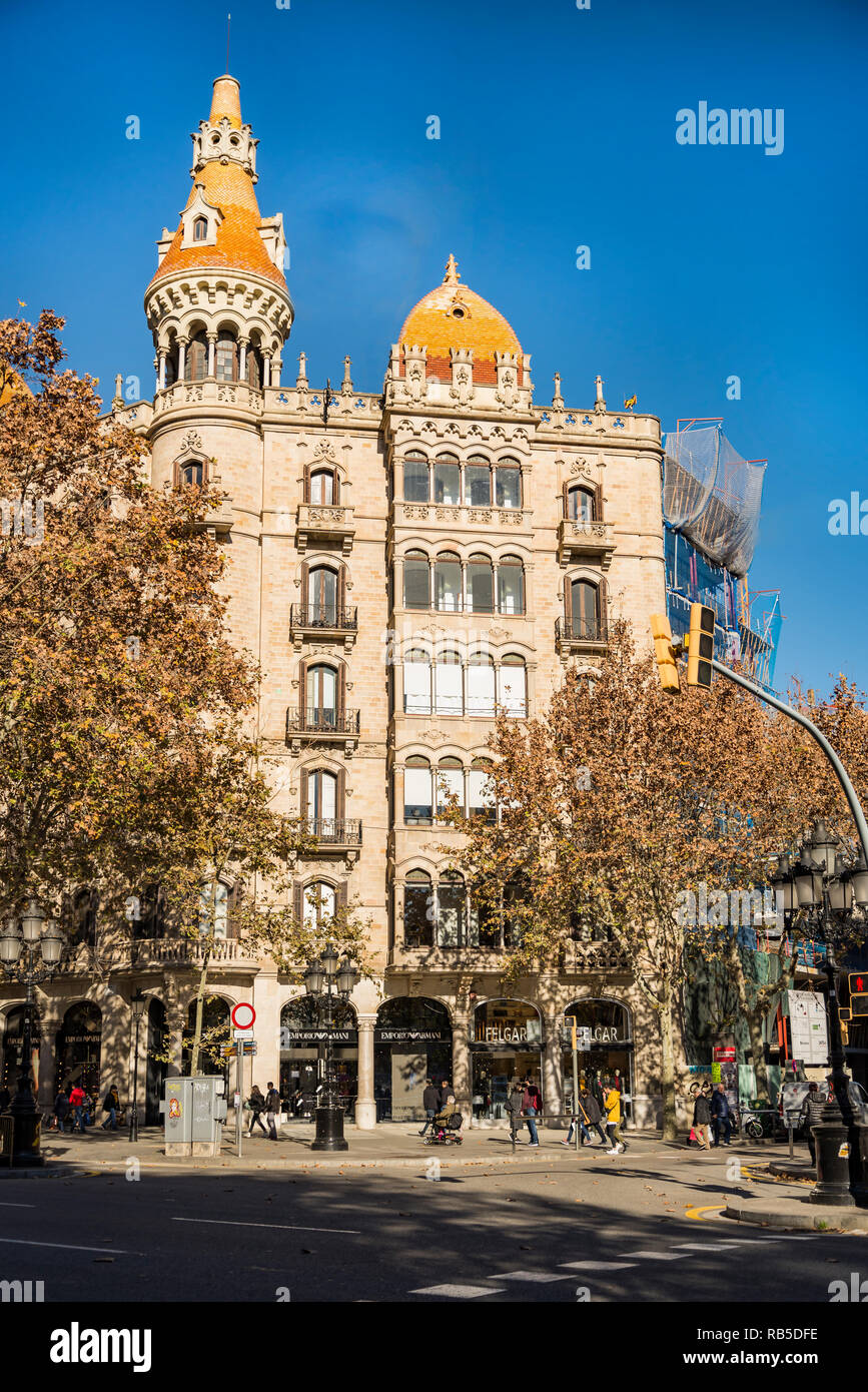Old Building in the city center of Barcelona, Spain Stock Photo - Alamy