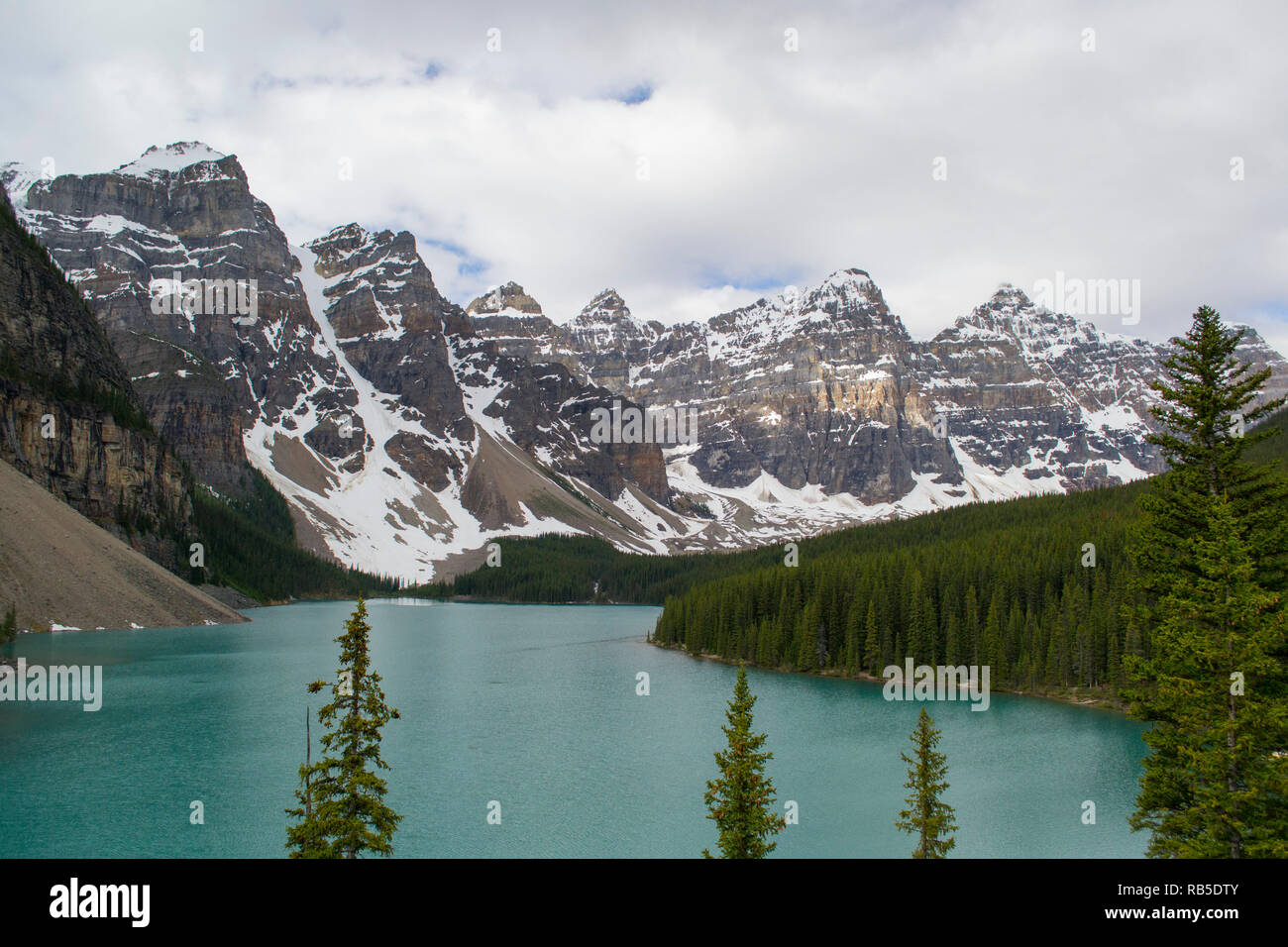 Turquoise waters moraine lake hi-res stock photography and images - Alamy