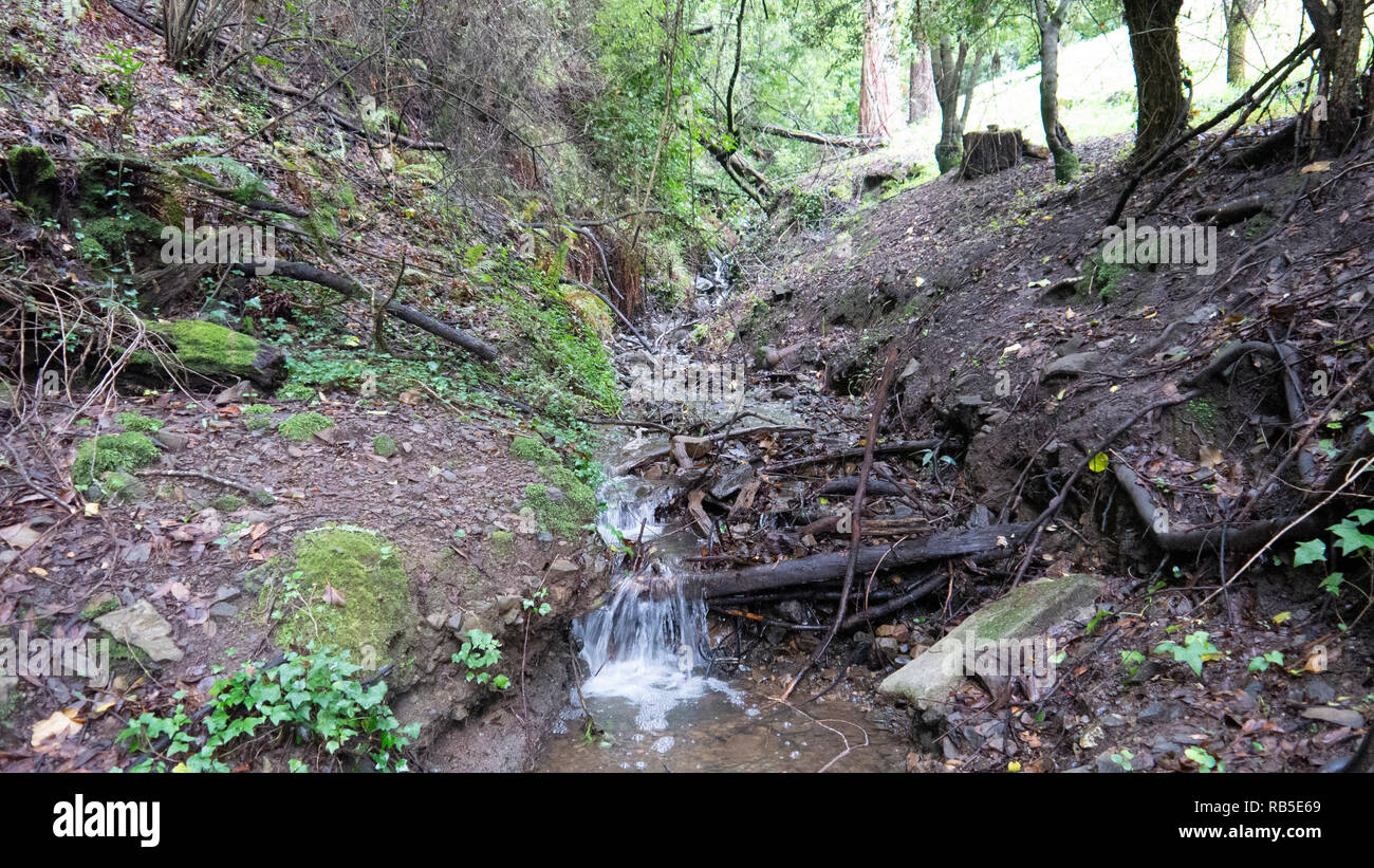 Water running uphill hi-res stock photography and images - Alamy