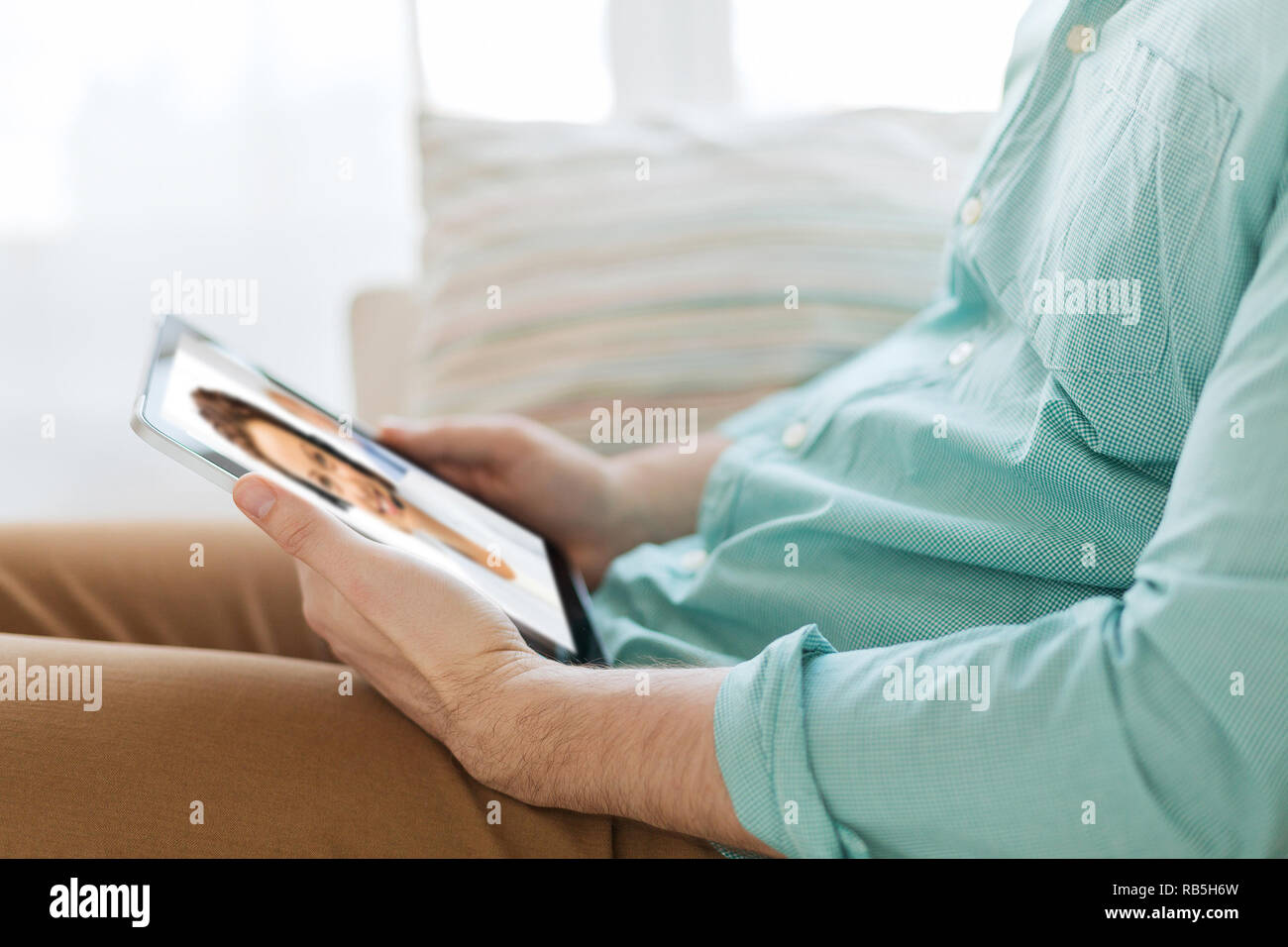 Video call technology hi-res stock photography and images - Alamy