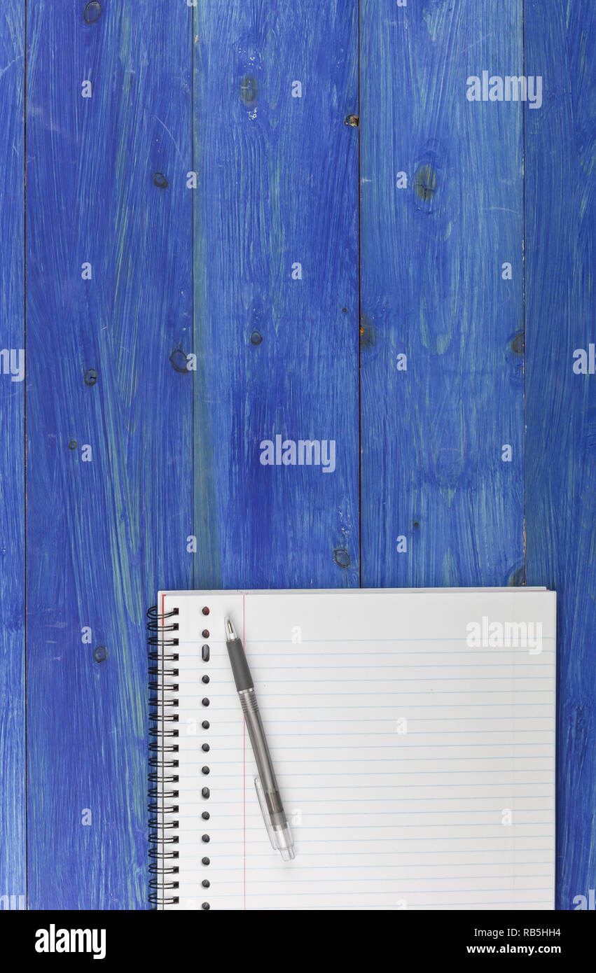 Office table with notepad hi-res stock photography and images - Alamy