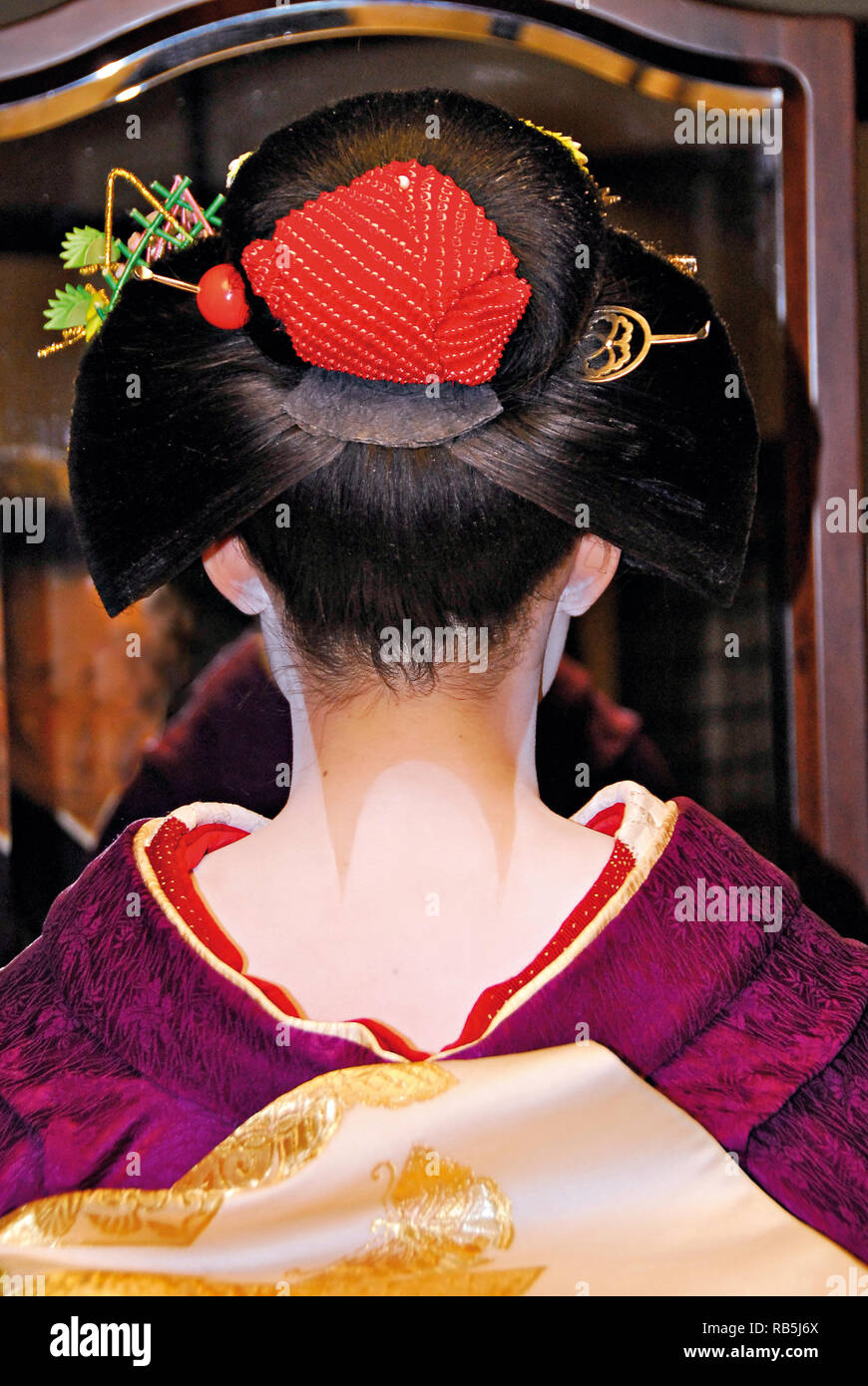 Geisha Makeup Neck