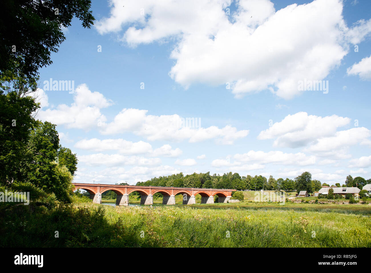 Red brick bridge hi-res stock photography and images - Alamy