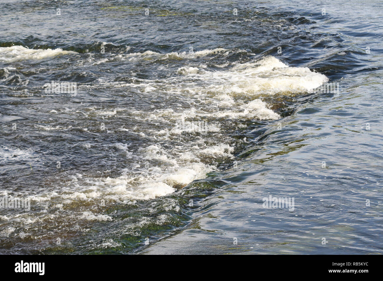Waterside view hi-res stock photography and images - Alamy