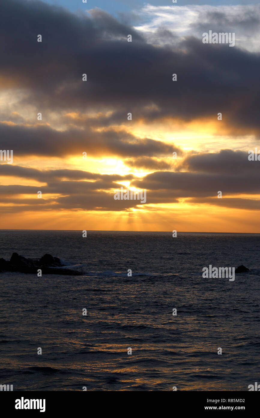 Night sunset sea hi-res stock photography and images - Alamy