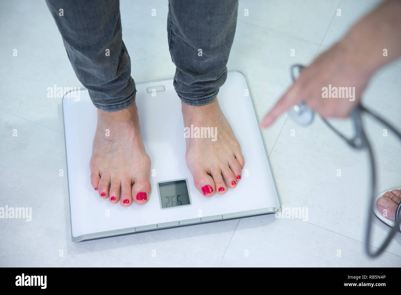Woman Being Weighed Stock Photos & Woman Being Weighed Stock Images - Alamy