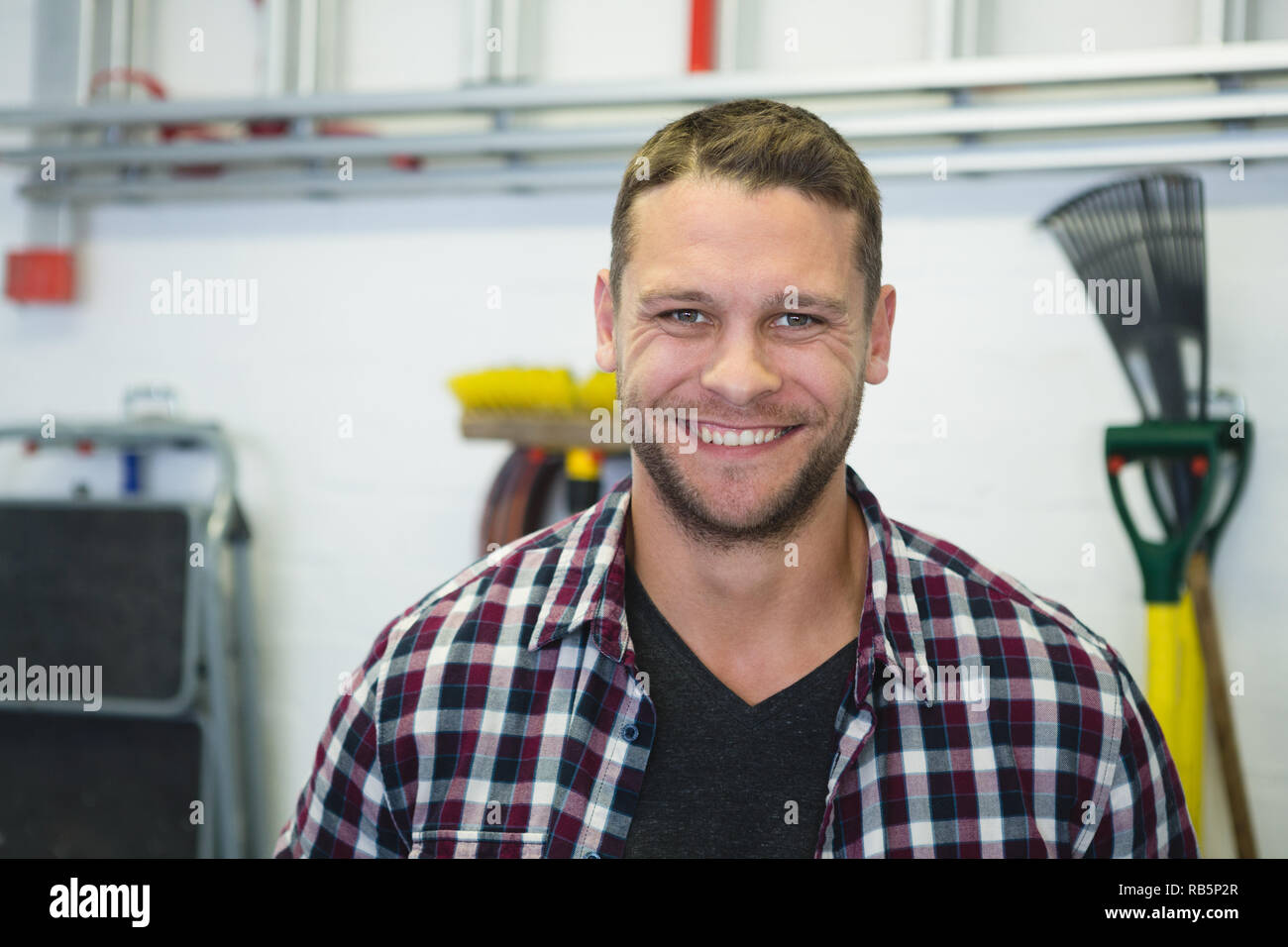 Smart workshop hi-res stock photography and images - Alamy