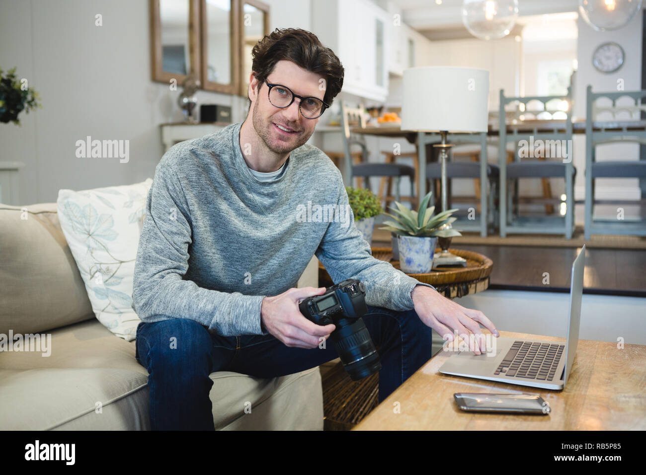 Using digital camera hi-res stock photography and images - Alamy