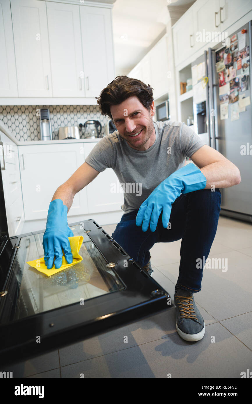 Man cleaning oven in kitchen hi-res stock photography and images - Alamy