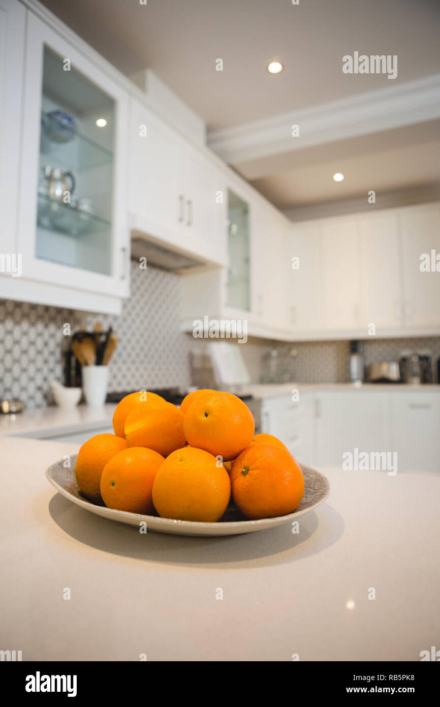 Plate of oranges hi-res stock photography and images - Alamy
