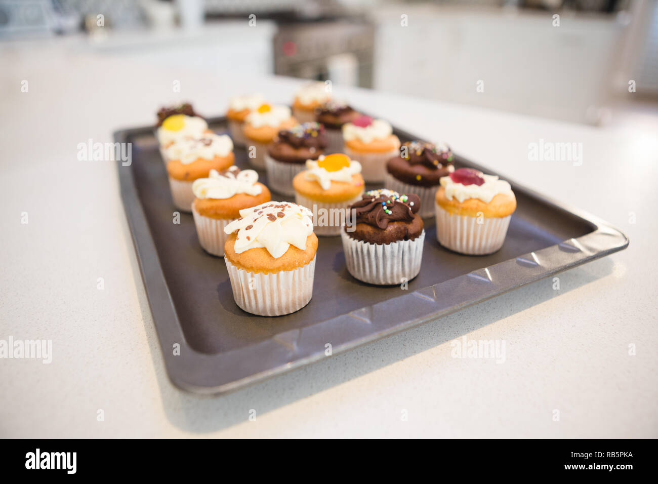 Various cupcakes in tray at home Stock Photo - Alamy