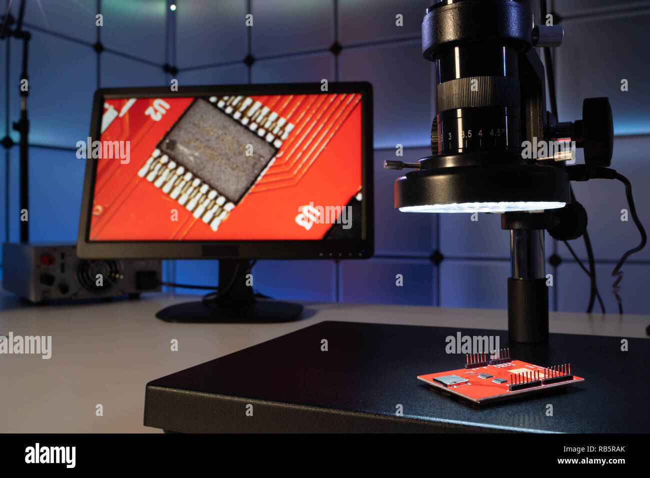 Inspection of the quality of silicon chips in the laboratory with a ...