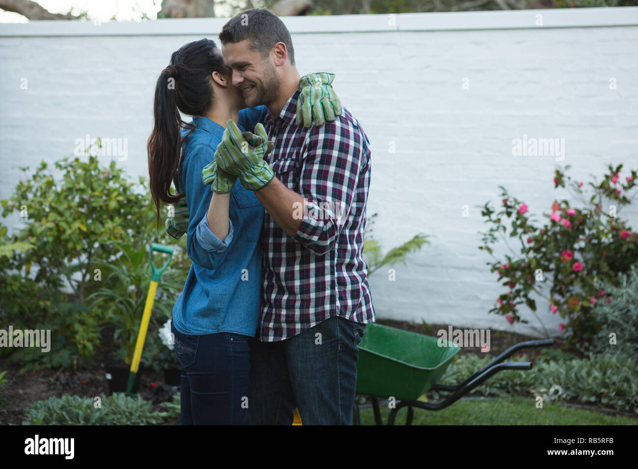 Couple dance garden hi-res stock photography and images - Alamy