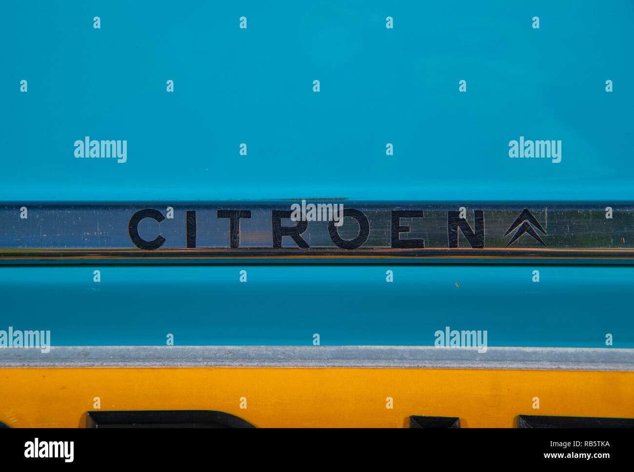 Citroen ami logo hi-res stock photography and images - Alamy