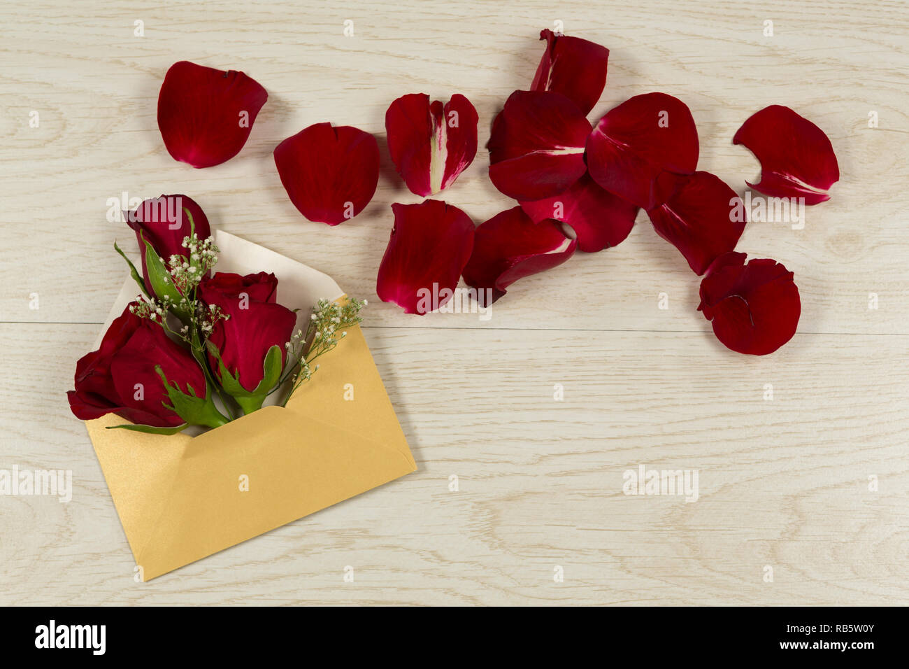 Rose envelope hi-res stock photography and images - Alamy