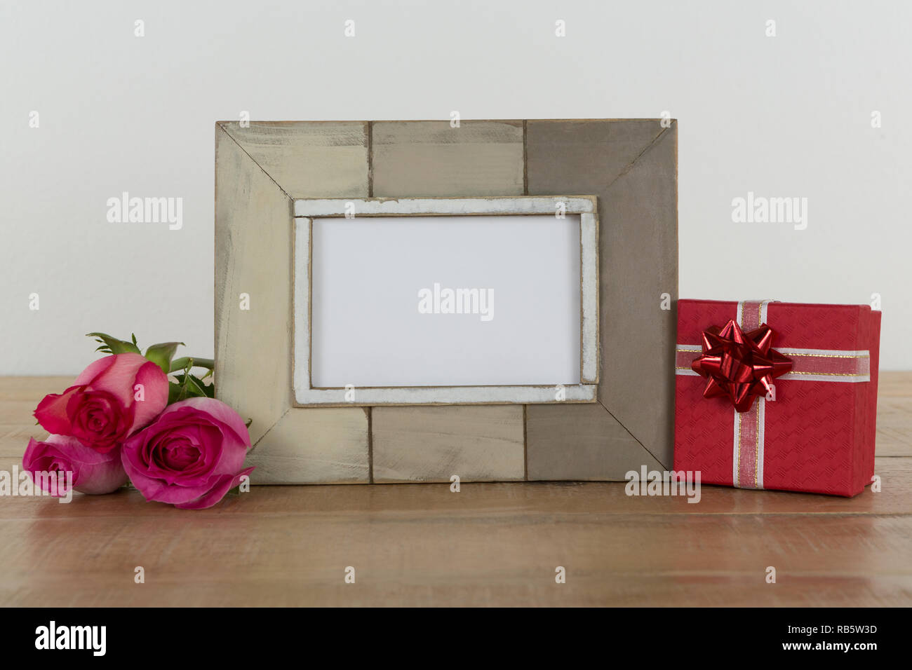 Empty wooden boxes hi-res stock photography and images - Alamy