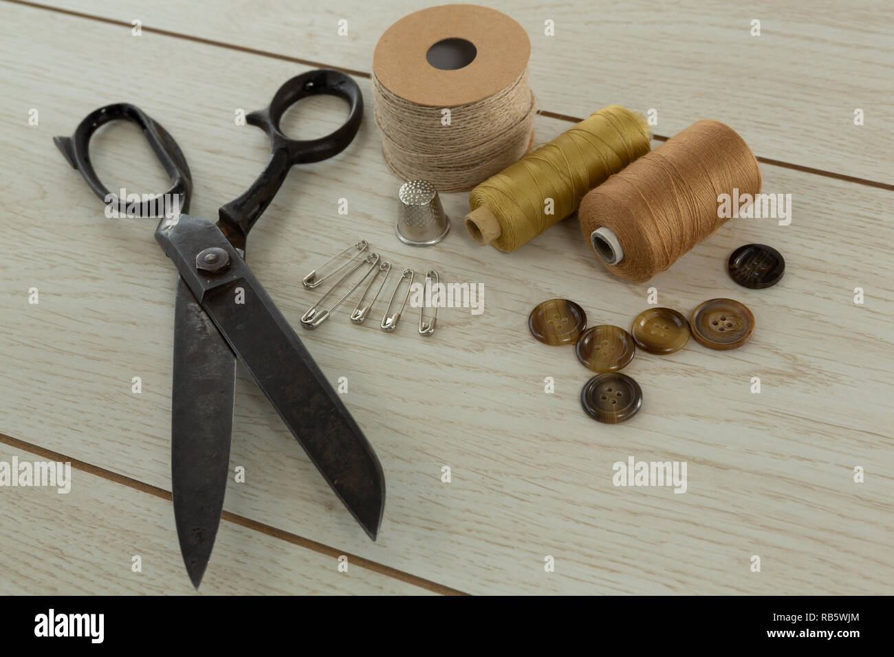 Thread on a roll hi-res stock photography and images - Alamy