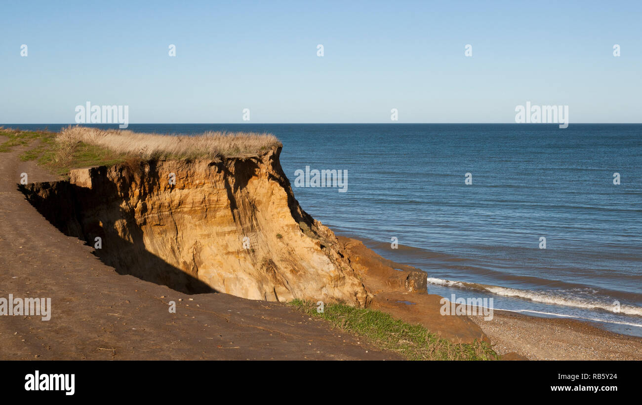 Crumbling cliff edge hi-res stock photography and images - Alamy