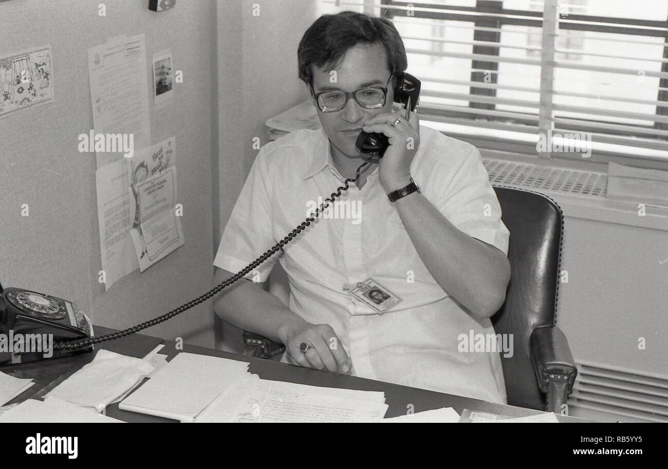 Desks officer hi-res stock photography and images - Alamy